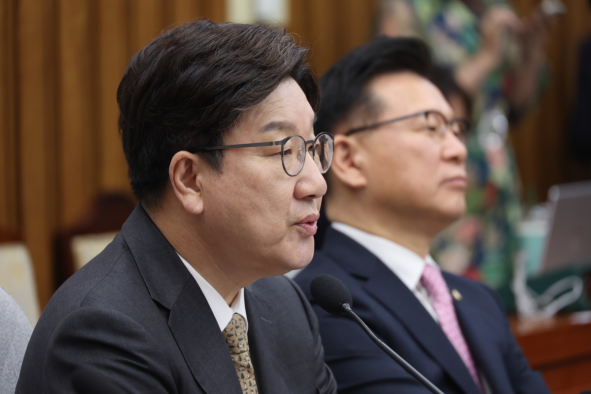 권성동 “이재명의 ‘K민주주의’에 실소…먹사니즘도 말장난”