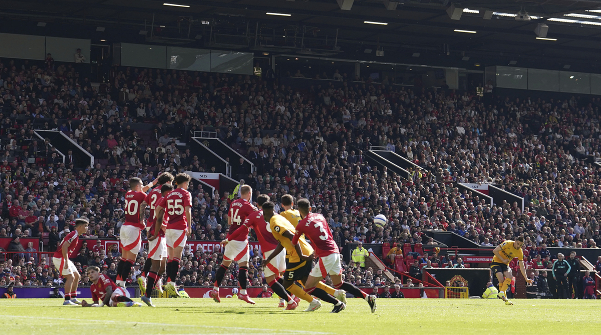 울버햄프턴, 맨유 꺾고 EPL 5연승 질주… 황희찬은 결장