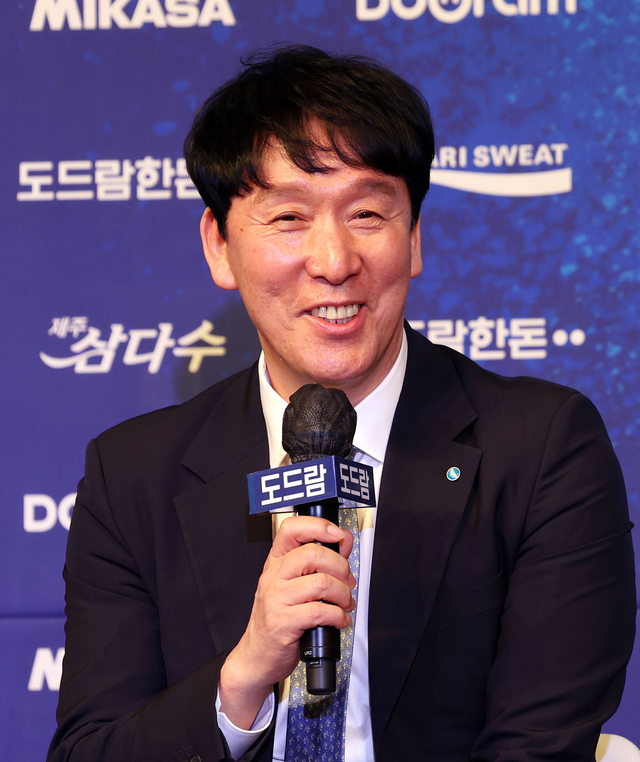 신영철 감독, 28일 OK저축은행 선수단과 첫 만남… 새 시즌 본격 준비