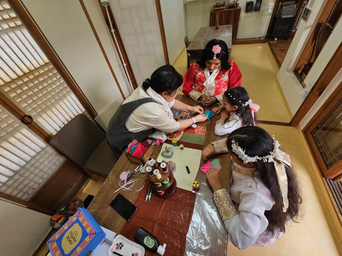 종로구 “고즈넉한 한옥에서 장인과 공예 체험해요”