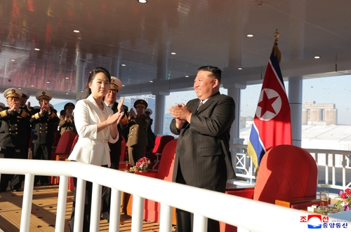 북한, 5000t급 ‘최현급’ 구축함 진수...北도 ‘원양함대’ 구축하나