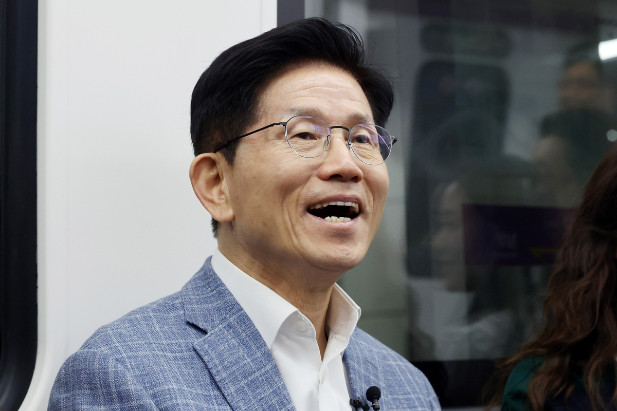 “공수처 폐지·사전투표 중단” 김문수 공약 공개