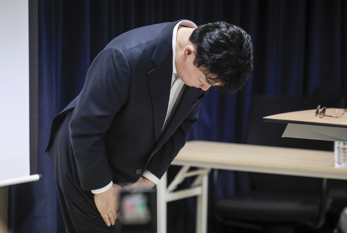 덮죽 원산지 의혹도 경찰 수사…백종원 “모든 방송 접겠다”