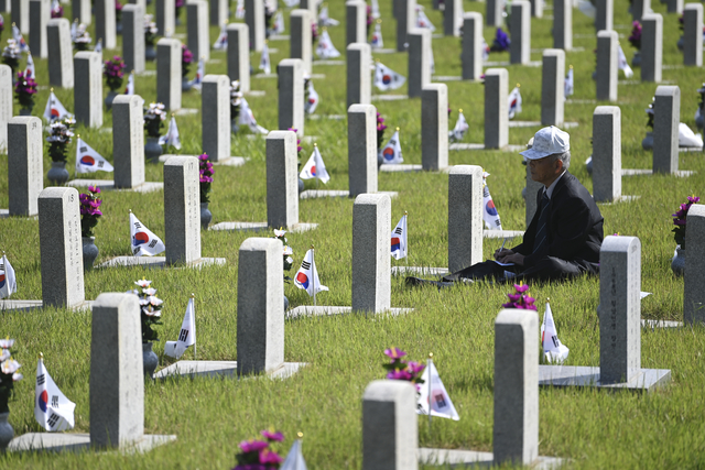 현충일 하루앞…“잘 있었나” | 문화일보