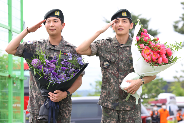 “드디어 컴백”…BTS 지민·정국도 오늘 전역, 동반입대 1년6개월 만