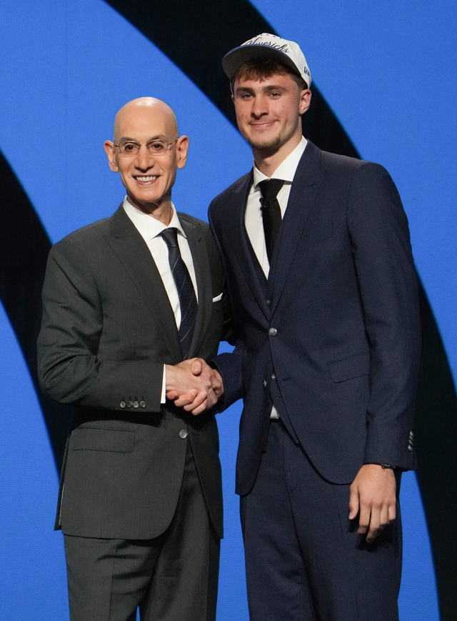 NBA 48년만에 ‘백인 1순위’ 지명… 플래그, 댈러스로 갔다 | 문화일보