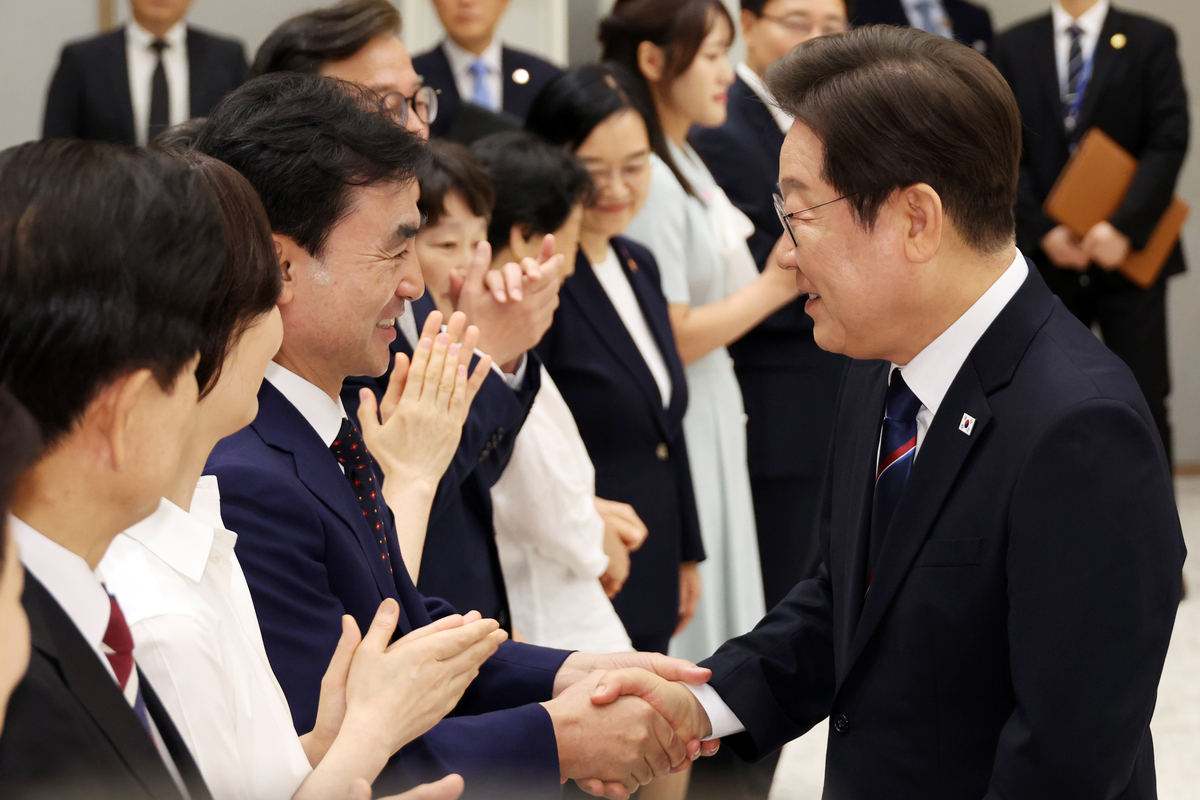 李 “불법지시 소극적 軍간부 특진” 국방장관 지시… ‘장병 포상·격려 등 신상필벌 인사’ 내달 큰폭 단행할 듯 | 문화일보