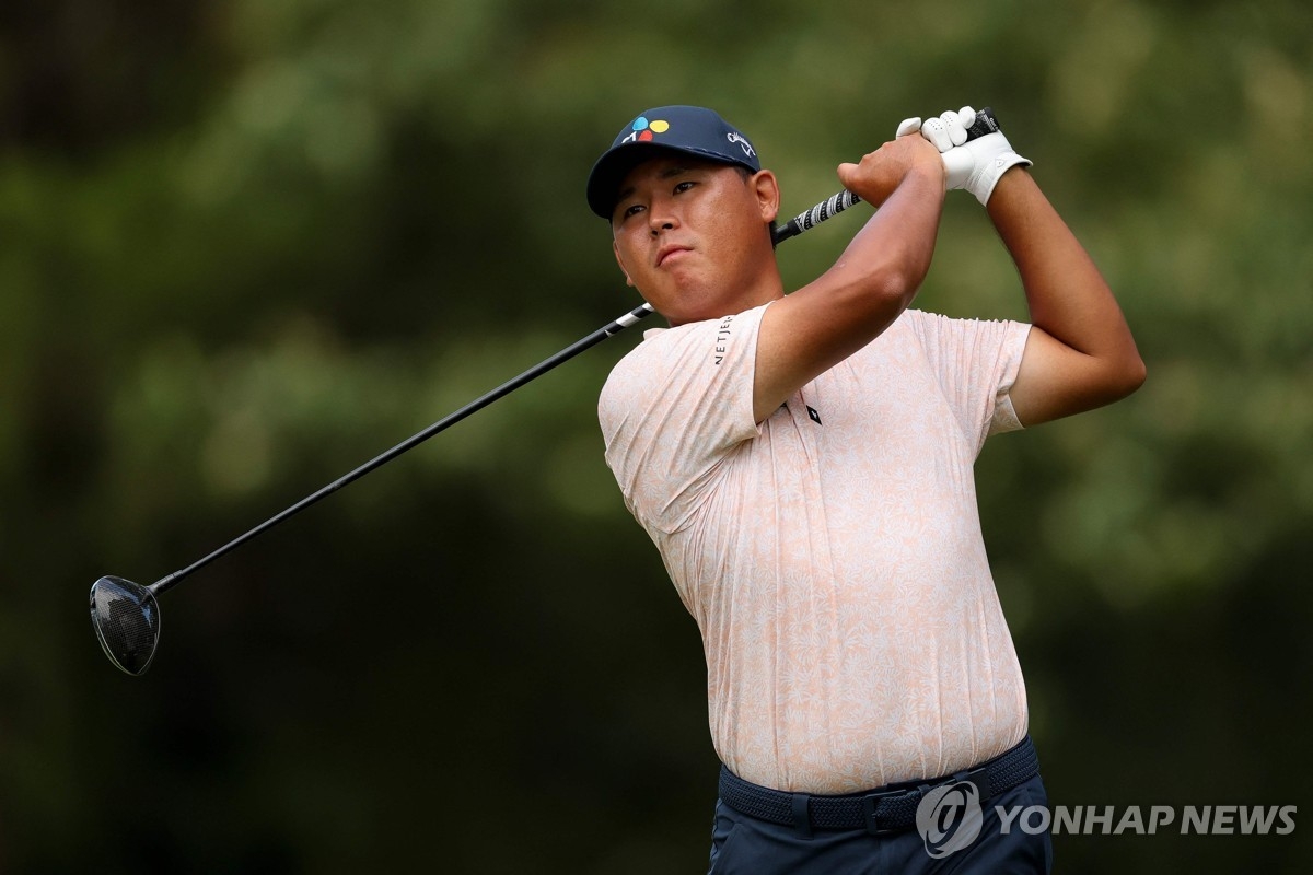 김시우, 막판 3연속 버디…PGA 투어 PO 1차전 둘째 날 공동 11위 | 문화일보