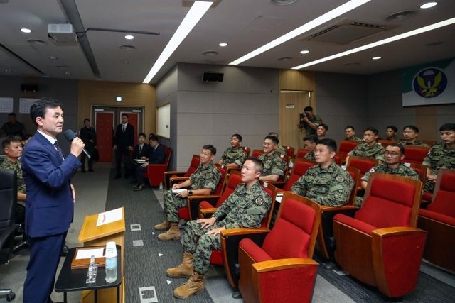 나라 누가 지켜? 군 병력 45만까지 감소·사단급 17곳 해체 통합 | 문화일보