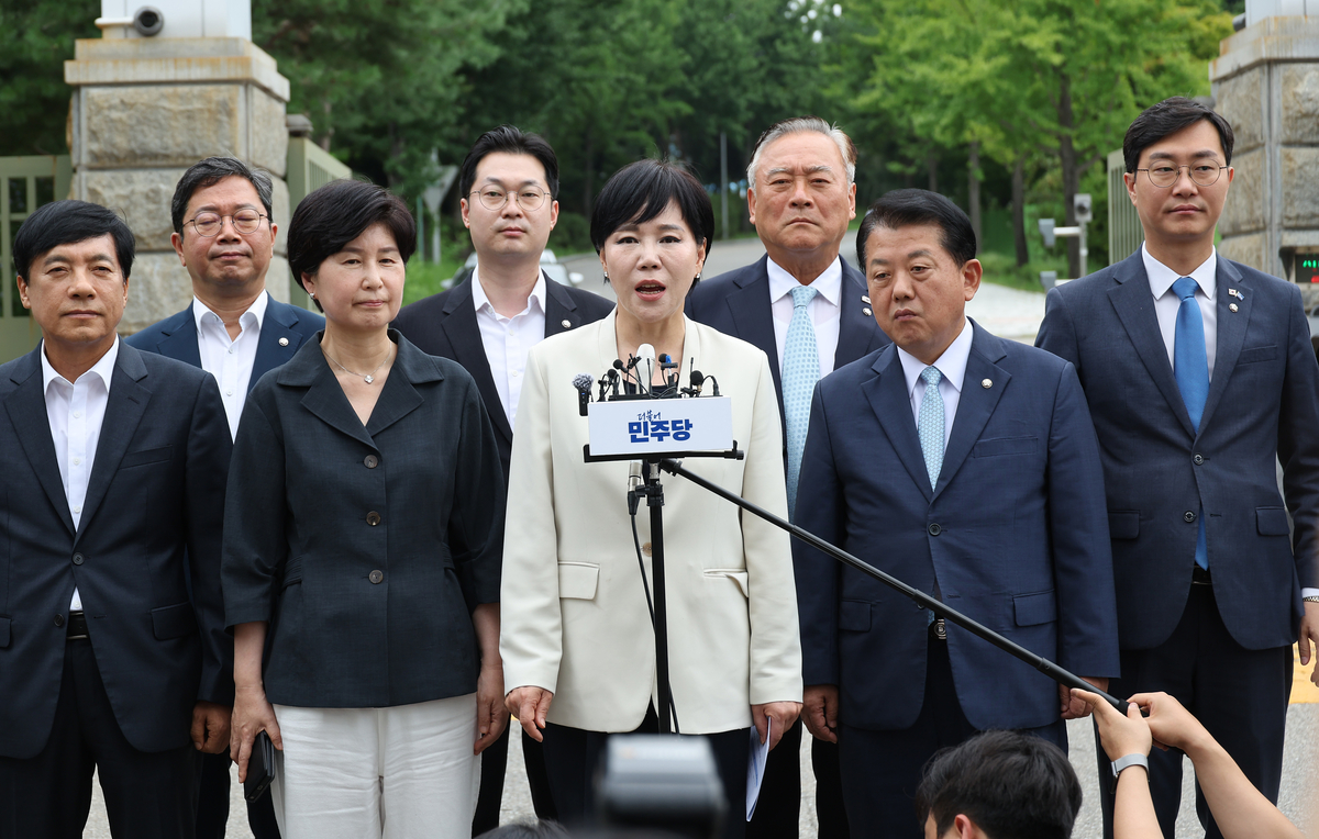 與특위 서울구치소 항의방문…“尹영장집행 영상 확인할 것” | 문화일보