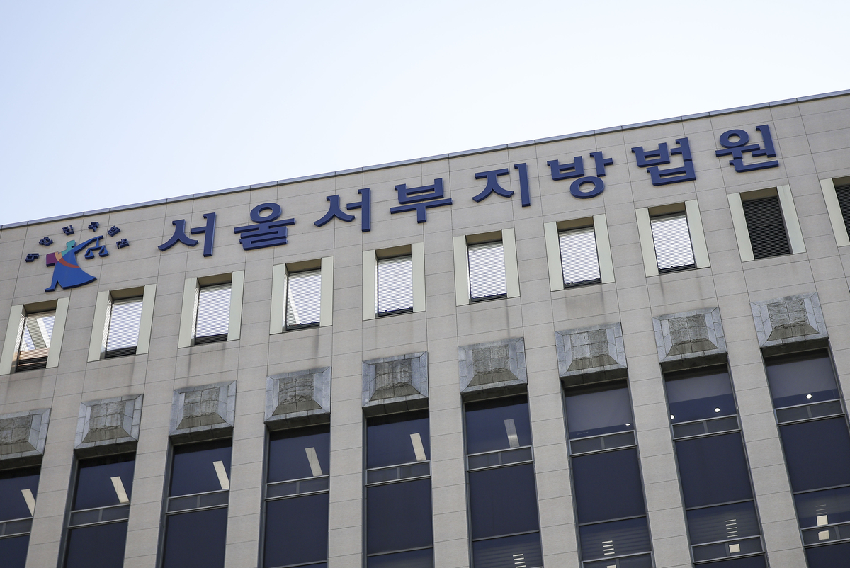 “중국말로 시끄럽게…” 中관광객 뒤쫓아가 걷어찬 30대男, 실형 | 문화일보