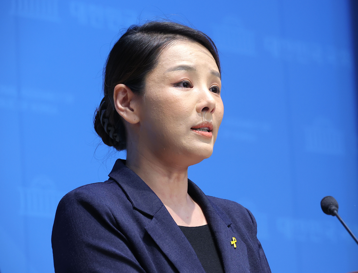 이언주 “조국, SNS 정치 일관하는 태도 유감” | 문화일보