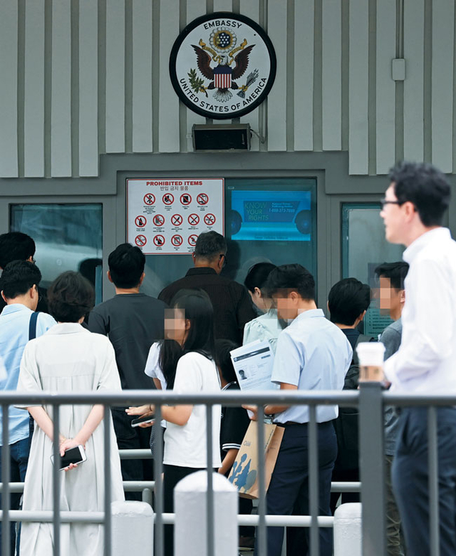 美, 한국에 내준 ‘전문직 비자’ 고작 1%…체포된 근로자들 ‘단기 비자’ | 문화일보