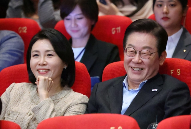 부산국제영화제 찾은 이대통령… “영화산업 성장 관심” | 문화일보