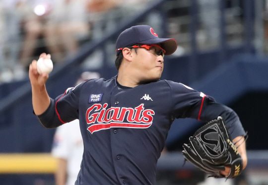 롯데 박세웅, 5년 90억원에 비FA 다년 계약 | 문화일보