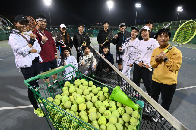 MZ세대 테린이들 “테니스 하는 날엔 끼니도 걸러요” | 문화일보