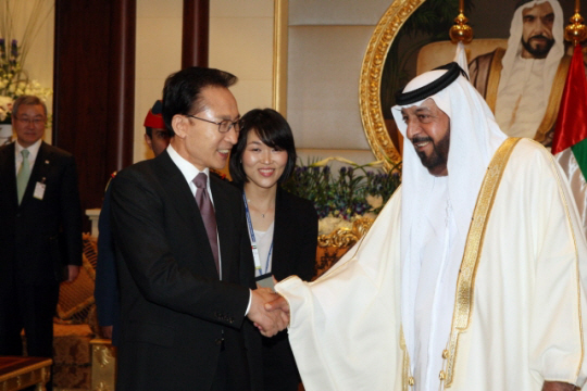 尹, MB에 "UAE 성과 이어가겠다…역할 해달라"…‘MB 중동특사론’ 급부상