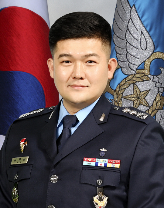 공군검찰 "챗GPT 탑재 AI로 사건 처리"…수사기관 첫 시도 | 문화일보