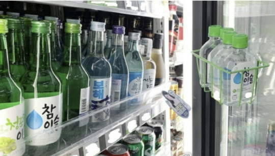 MZ 세대가 ‘병소주’보다 ‘페트소주’를 마시는 이유 | 문화일보