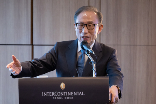 MB "광우병은 나를 흔들려던 것…난 못 건드리고 다음 대통령 끌어내려"