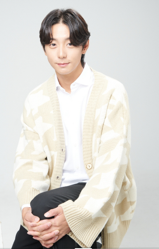 현우, tvN ‘잘생긴 트롯’으로 인생 2막 | 문화일보