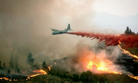 유용원 "초대형 산불 진화 위해 회전익 대신 고정익 기반 MAFFS 진화체계 도입해야"
